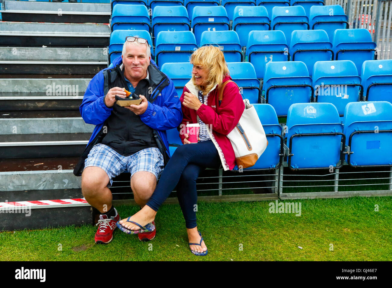 Spectator stand hi-res stock photography and images - Alamy