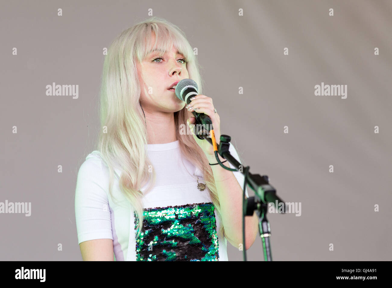 Eau Claire, Wisconsin, USA. 12th Aug, 2016. Singer NAOMI ALMQUIST of ...