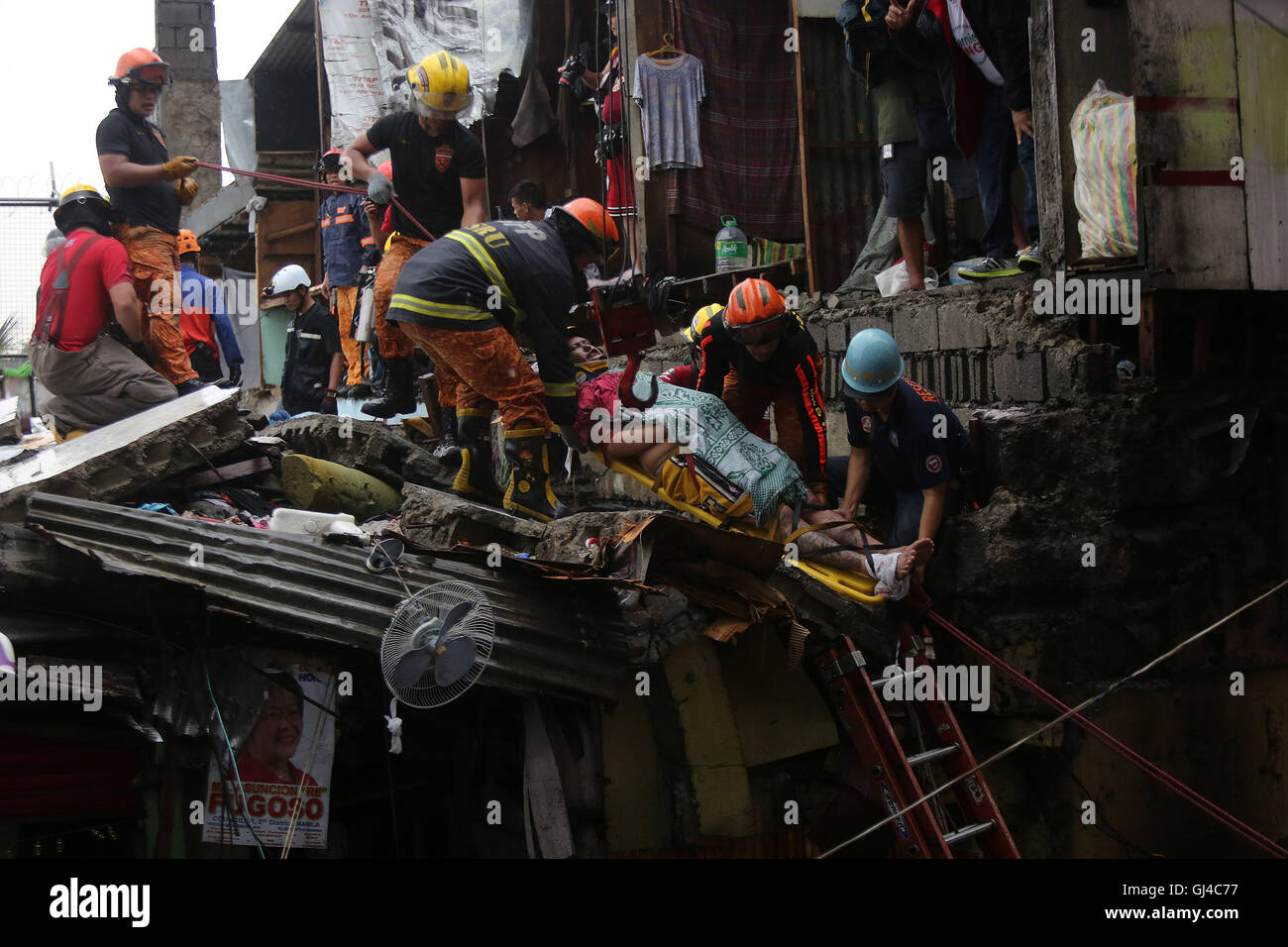 Man trapped disaster hi-res stock photography and images - Alamy