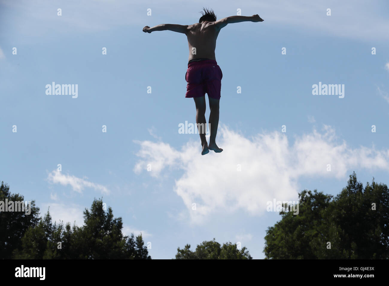 Cannonball jump hi-res stock photography and images - Alamy