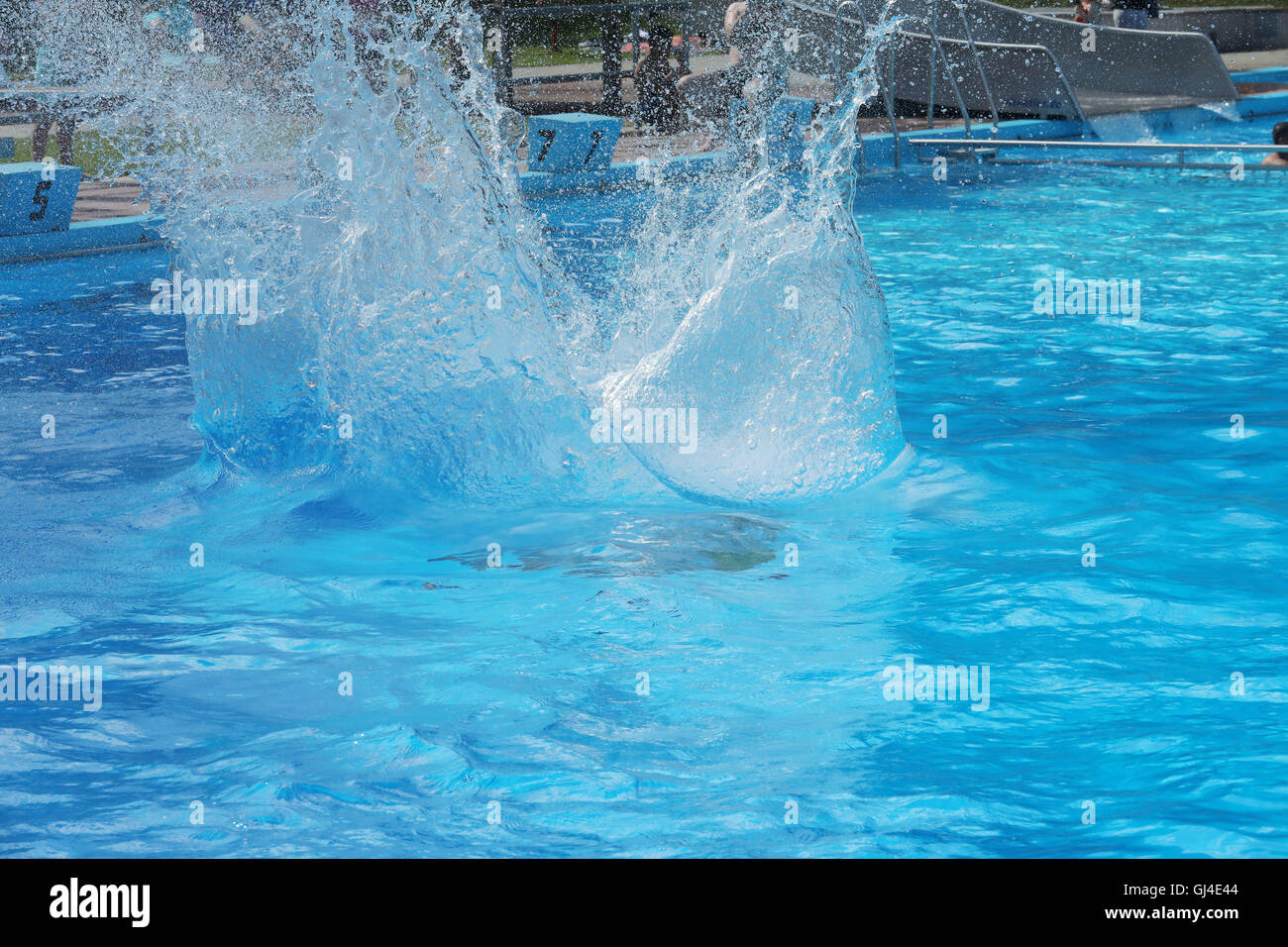 Cannonball splash hi-res stock photography and images - Alamy