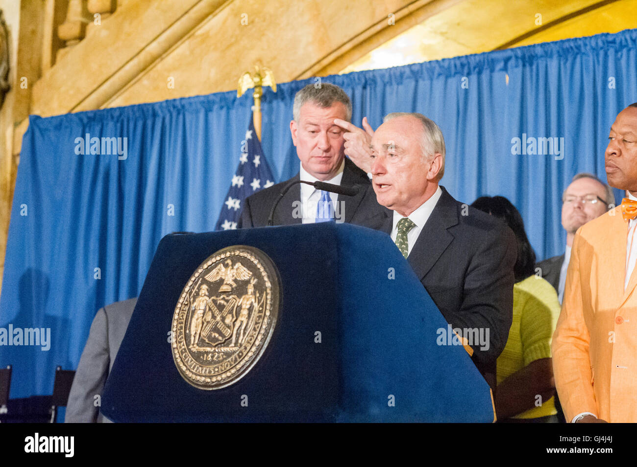 New York Mayor Bill de Blasio, left, and NYPD Commissioner William ...