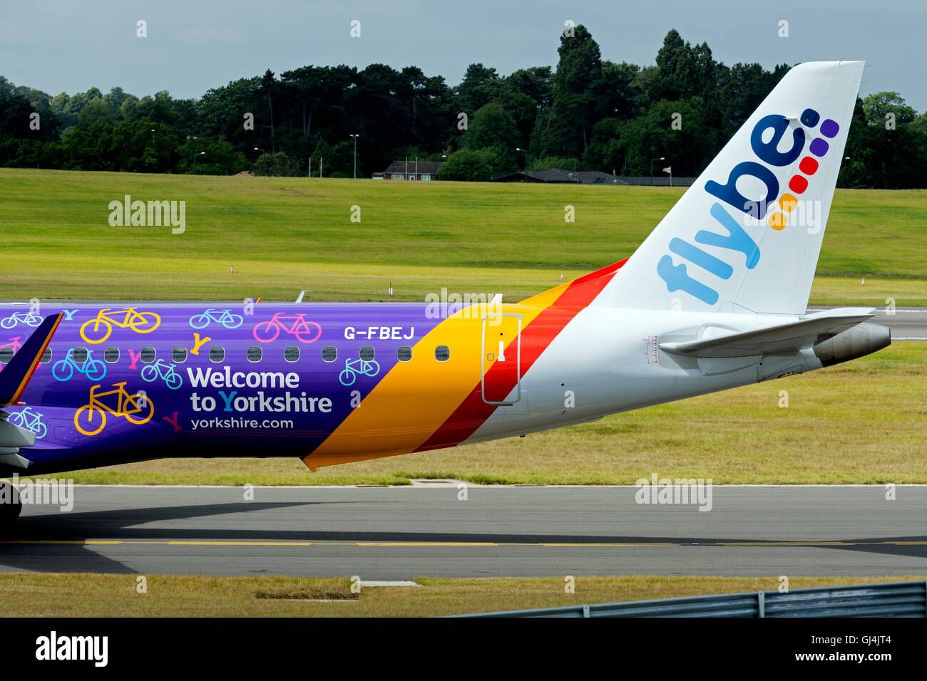 Embraer 195 flybe hi-res stock photography and images - Alamy