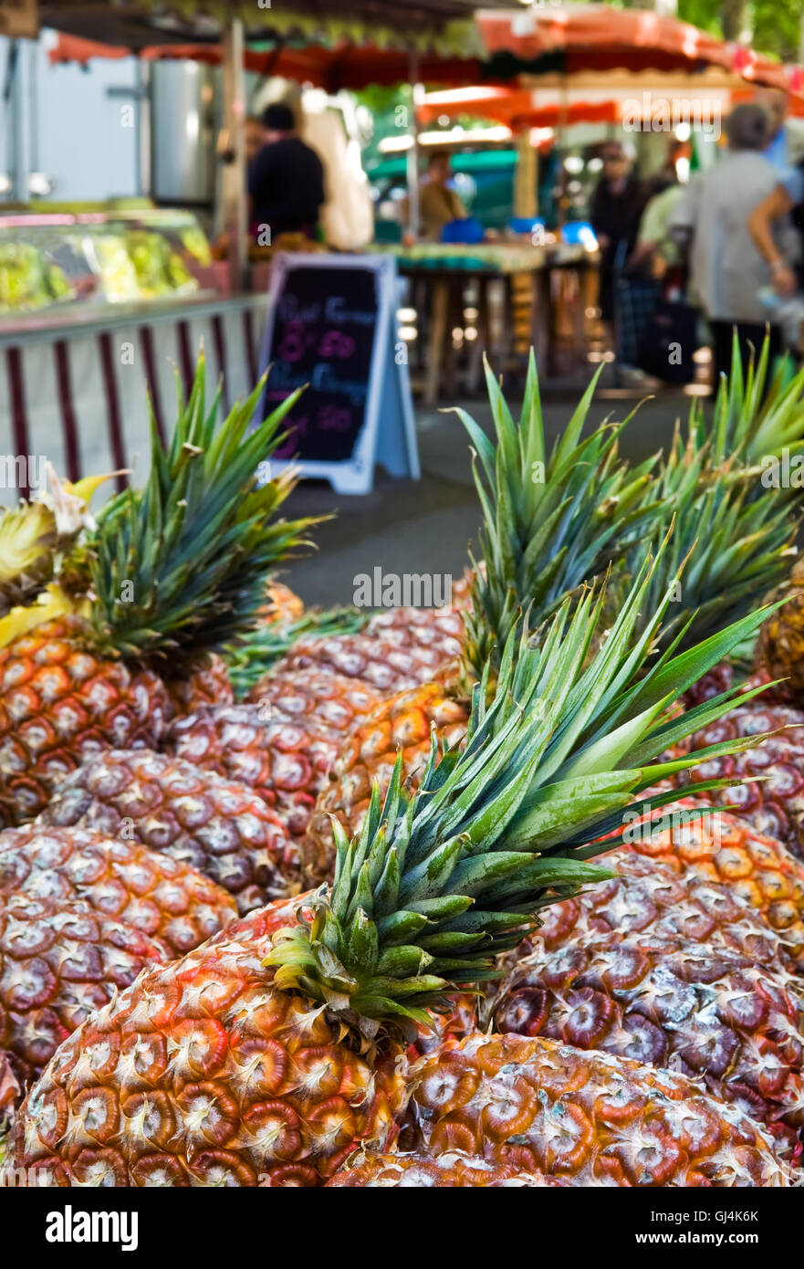 Outdoor food market Stock Photo - Alamy