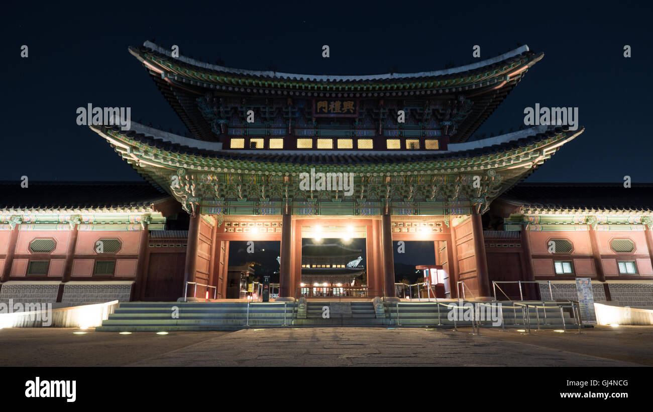 Seoul landmark gate night travel hi-res stock photography and images ...