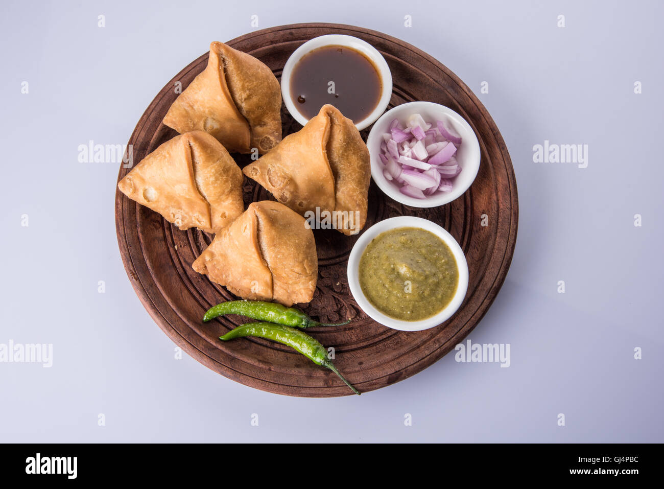 Veg potato Samosa with sauces, Homemade Fried Indian Samosa with Mint ...