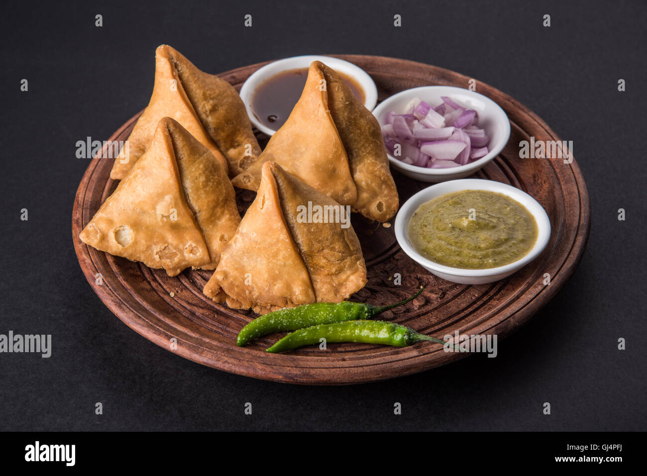 Veg potato Samosa with sauces, Homemade Fried Indian Samosa with Mint ...