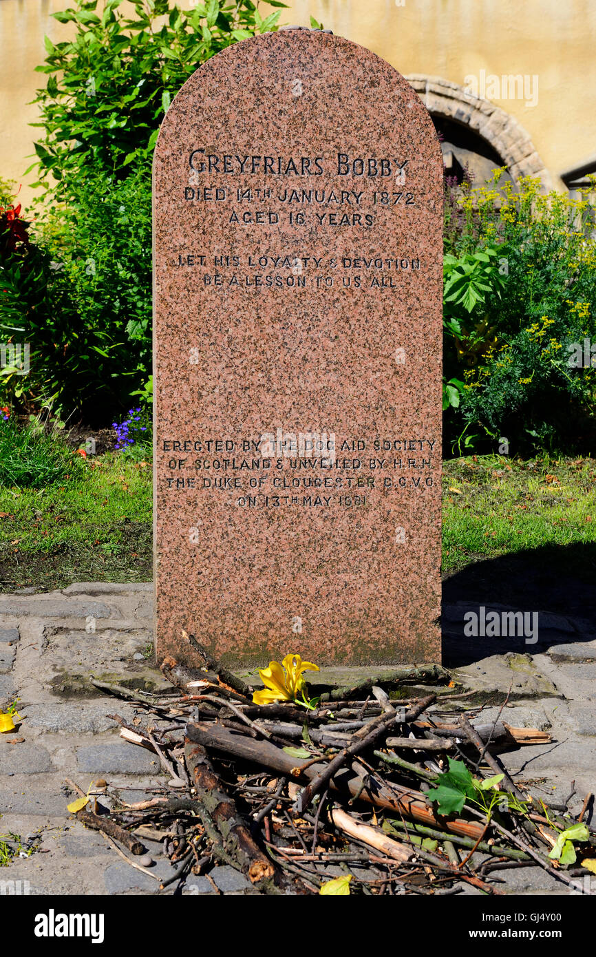 Memorial to Greyfriars Bobby in Greyfriars Kirk, Candlemaker Row ...