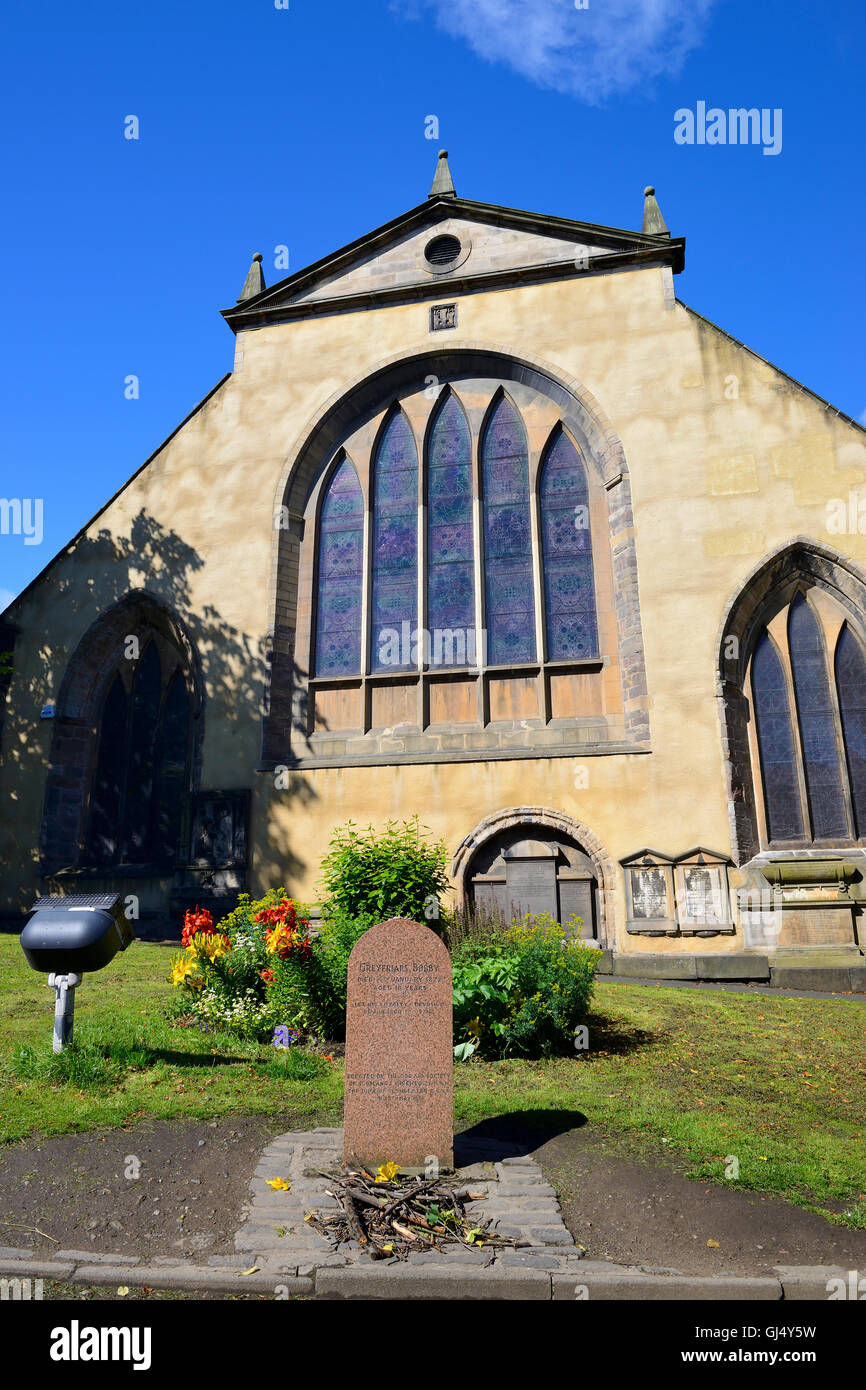 Memorial to Greyfriars Bobby in front of Greyfriars Kirk, Candlemaker ...