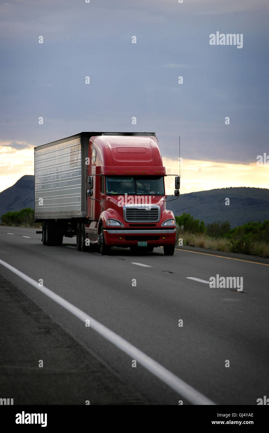 Shipping truck hi-res stock photography and images - Alamy