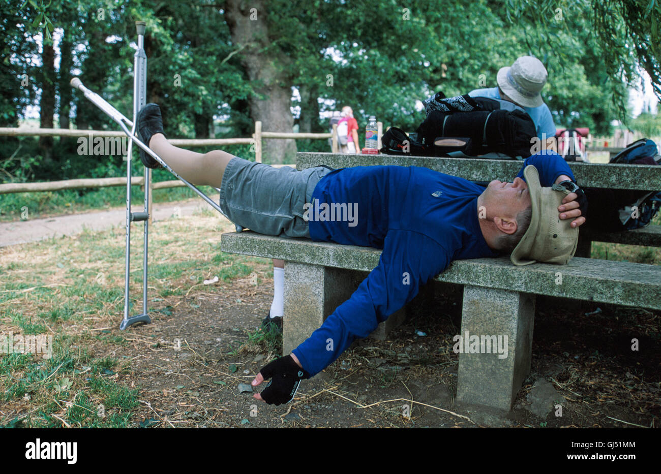 One - legged American, a fireman from Chicago, takes a rest using his ...