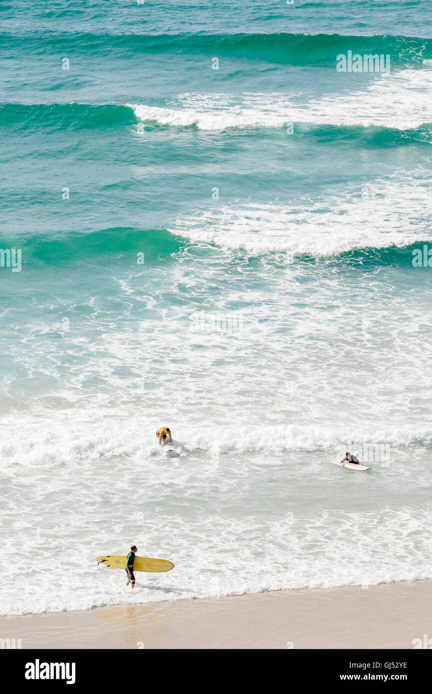 People surfing at Wategos Beach in Byron Bay Stock Photo - Alamy