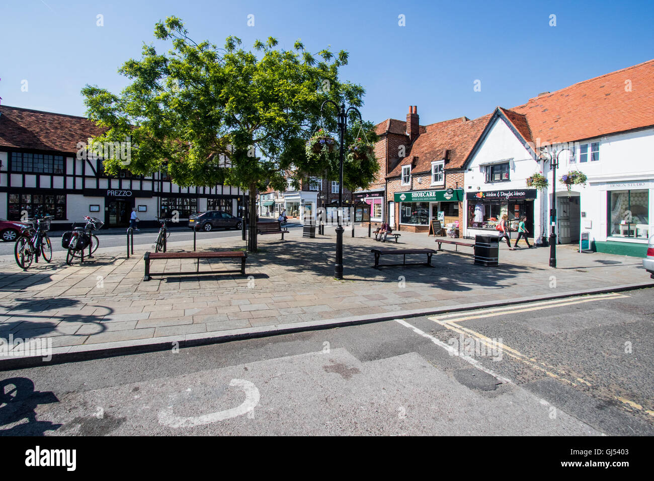 People going about their various activities town of Thame in ...