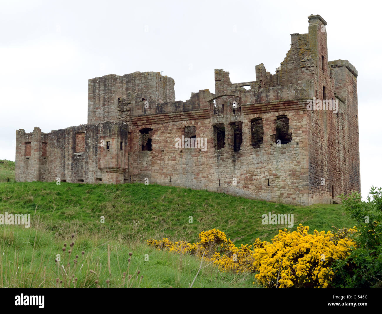 Crichton castle ruin hi-res stock photography and images - Alamy