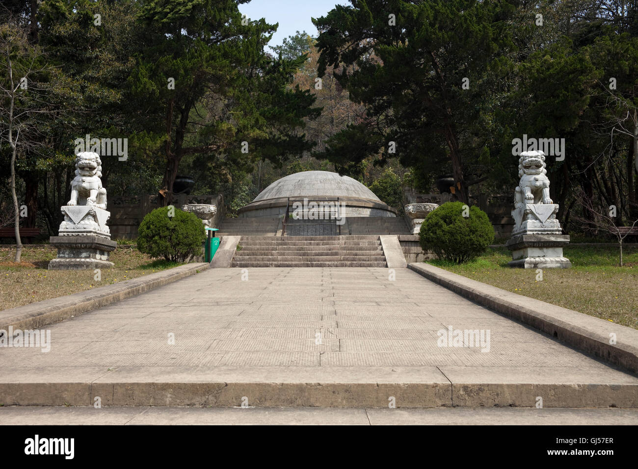 Nanjing Ling temple Stock Photo - Alamy