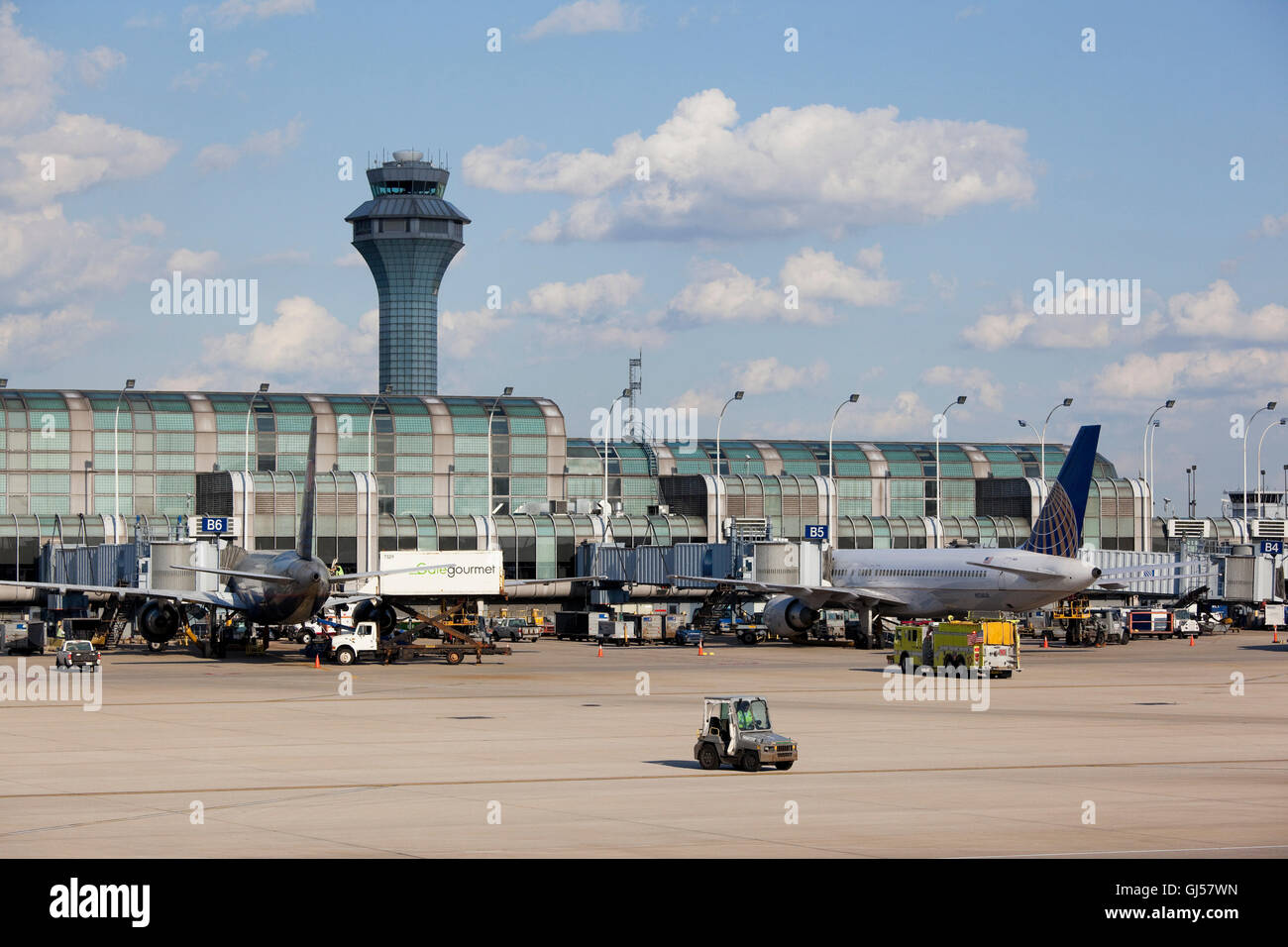 Chicago airport exterior hi-res stock photography and images - Alamy