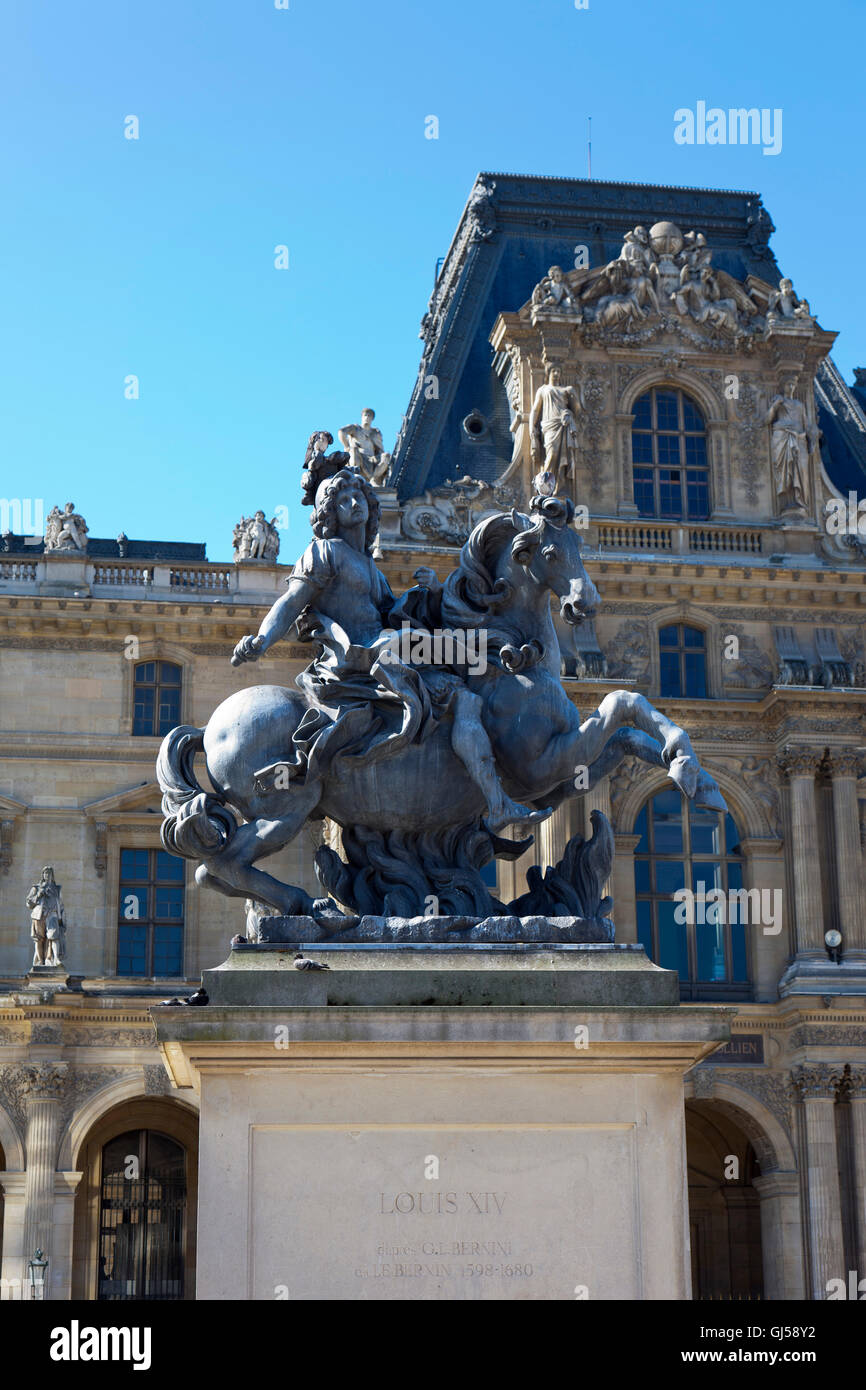 Paris Louvre Napoleon statue on the square Stock Photo - Alamy