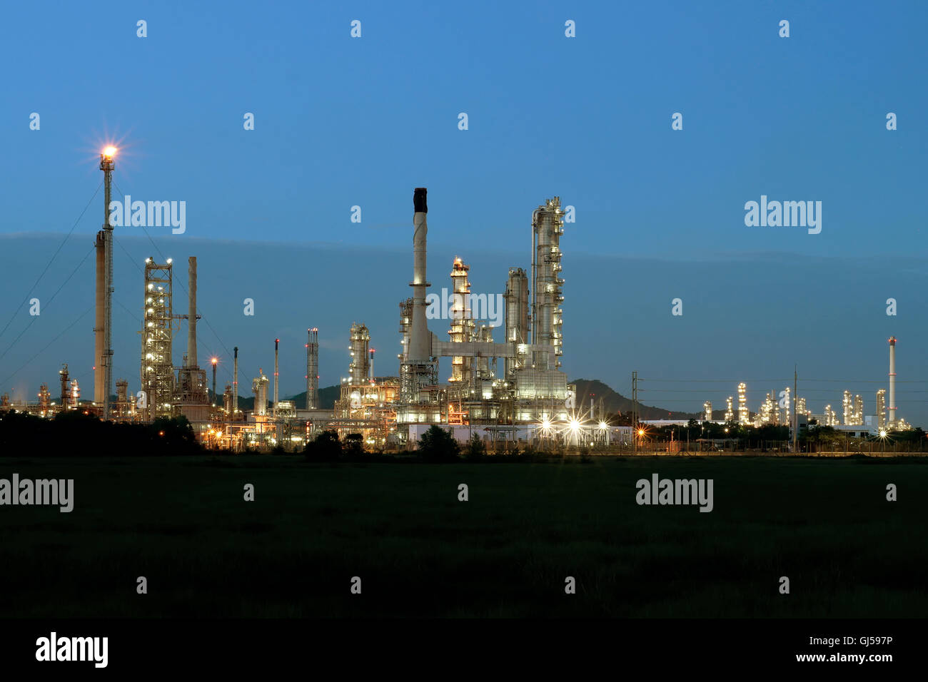 the oil refinery with beautiful sky background Stock Photo - Alamy