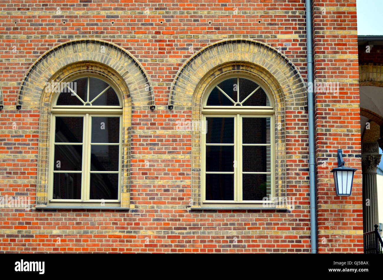 Curved bricks hi-res stock photography and images - Alamy