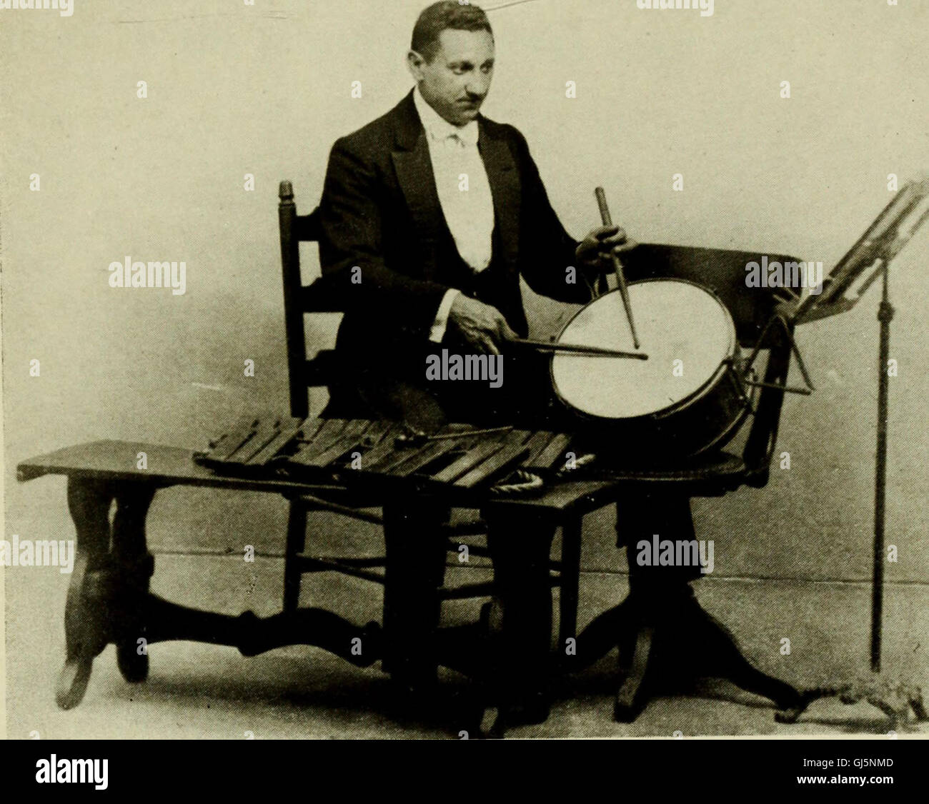 An informative guide from 1917 on orchestras and their instruments ...