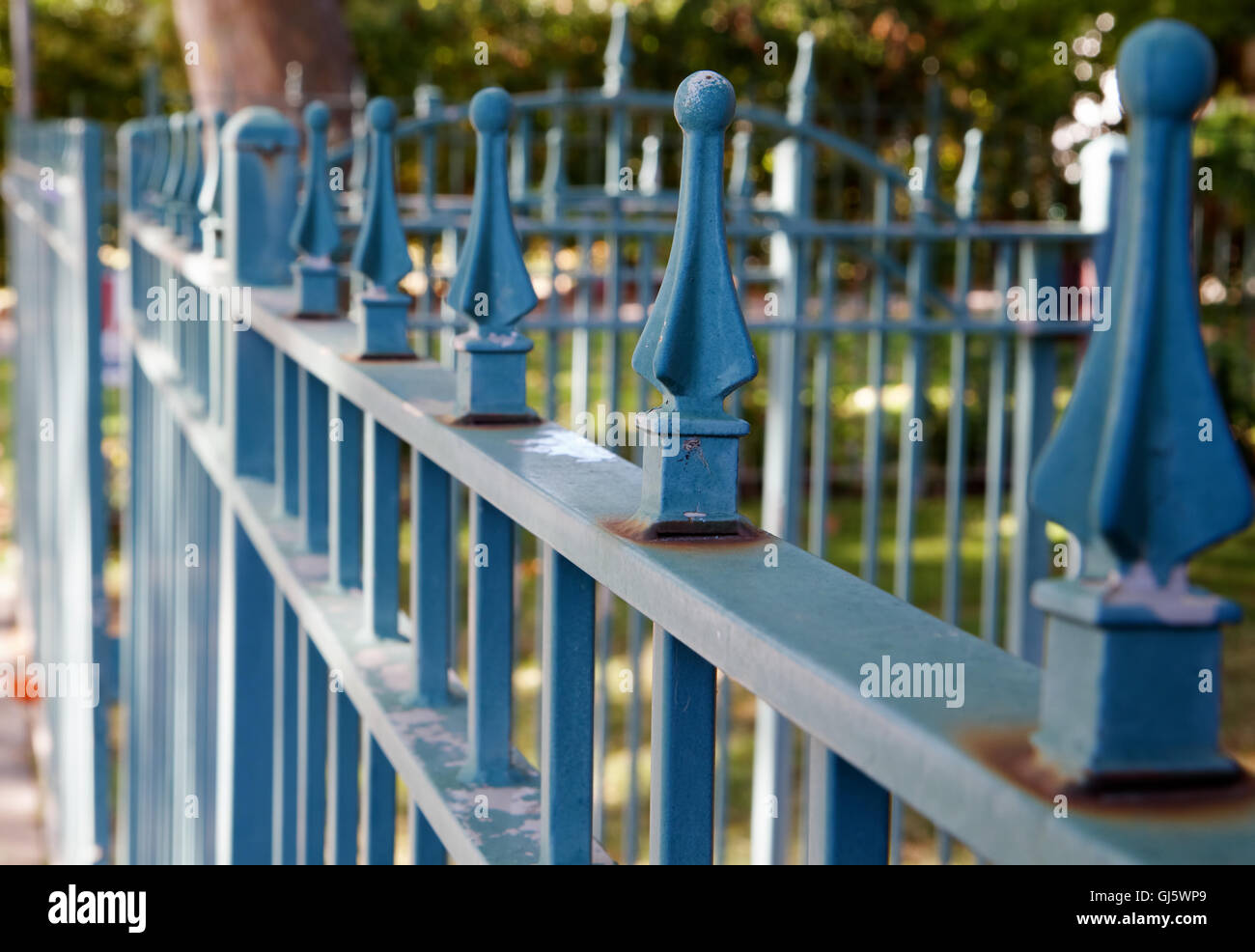 Spike barrier hi-res stock photography and images - Alamy