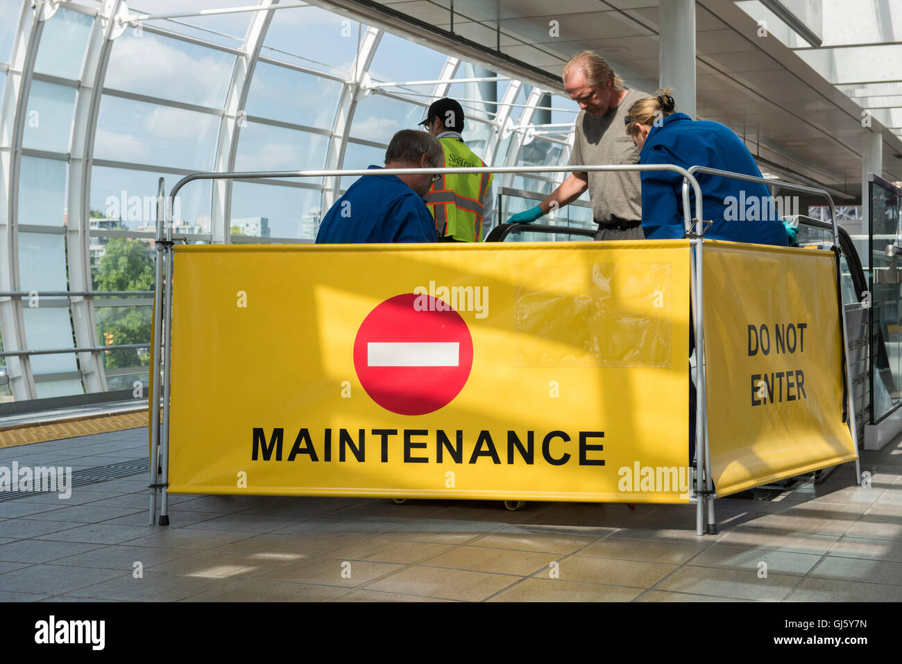 Maintenance crew hi-res stock photography and images - Alamy