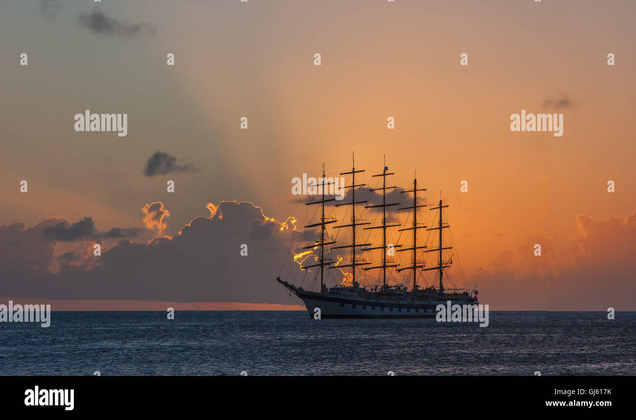 Old ship sailing sunset hi-res stock photography and images - Alamy