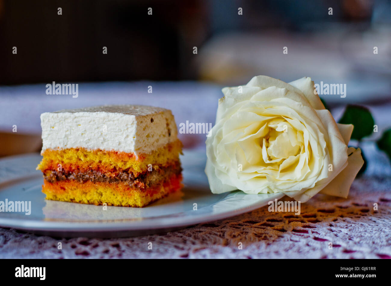 Wedding cake slice hi-res stock photography and images - Alamy