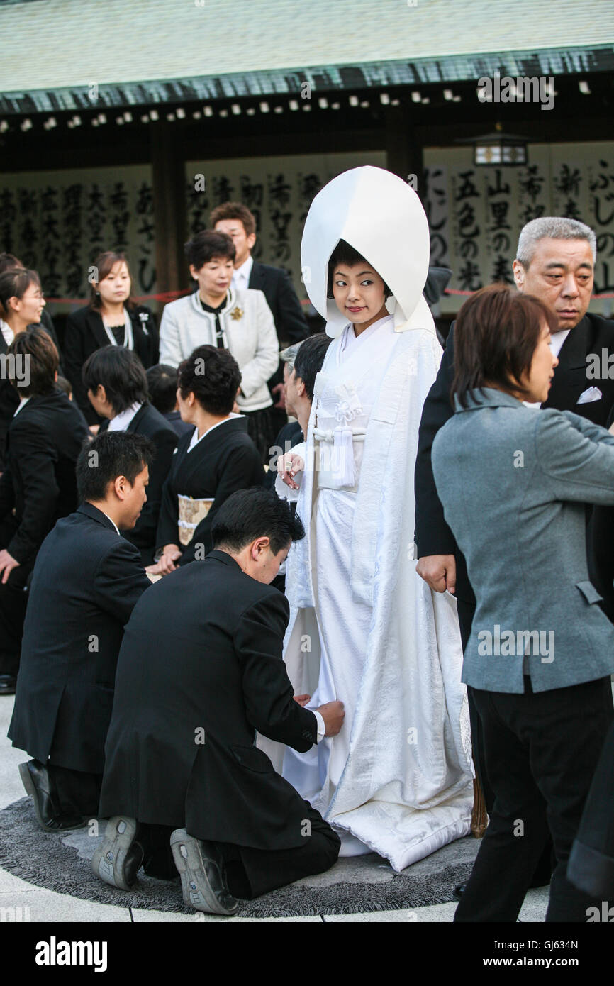 Traditional Shinto Wedding Japanese Wedding Traditions Bride Life