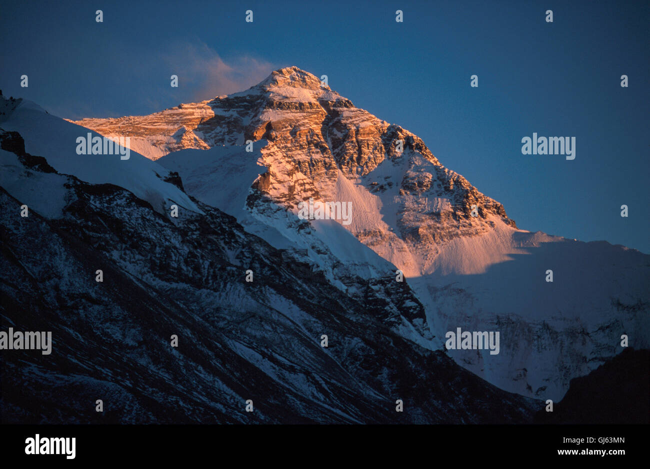 Rongbuk everest hi-res stock photography and images - Alamy