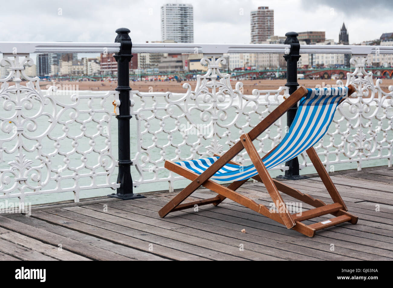 Deck chair brighton seafront hi-res stock photography and images - Alamy