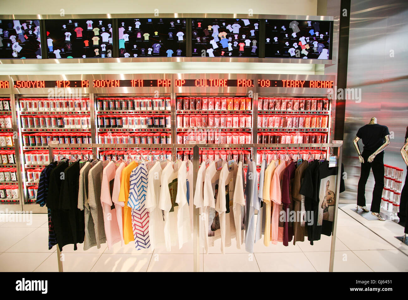 Uniqlo store interior hi-res stock photography and images - Alamy