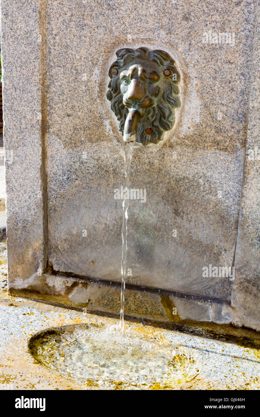 ancient water fountain water pipes Stock Photo - Alamy