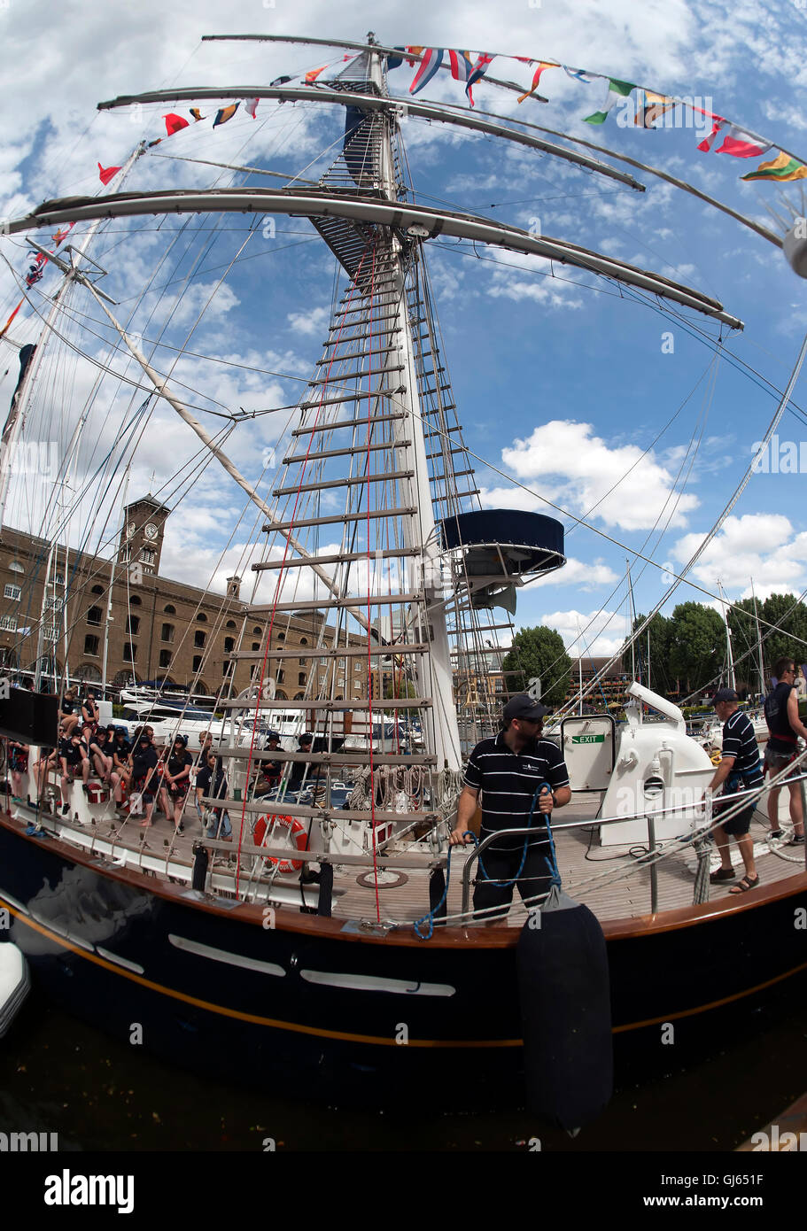 Endeavour ship river thames hi-res stock photography and images - Alamy