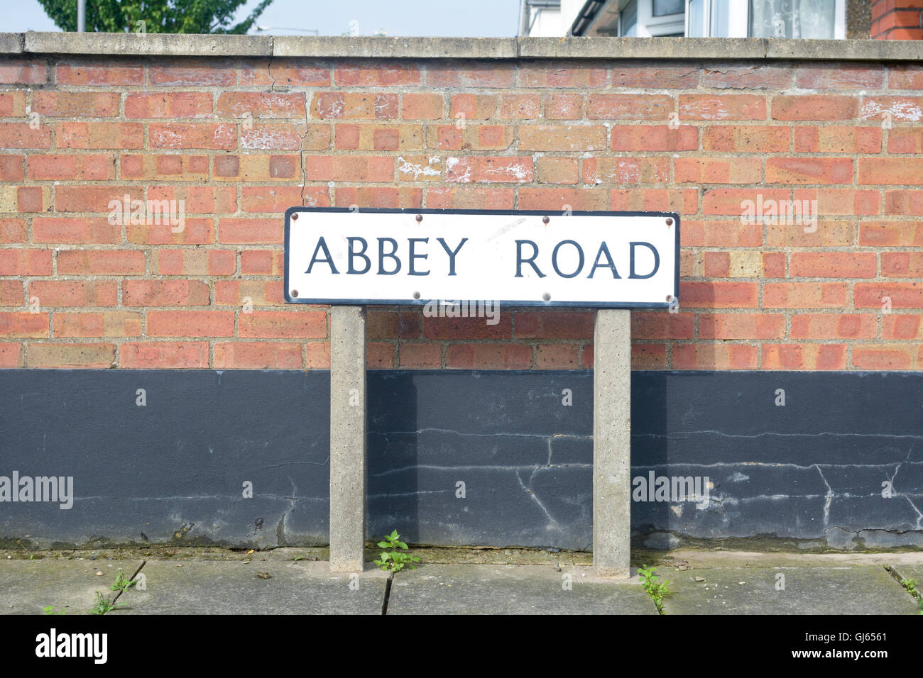 Abbey road sign hi-res stock photography and images - Alamy