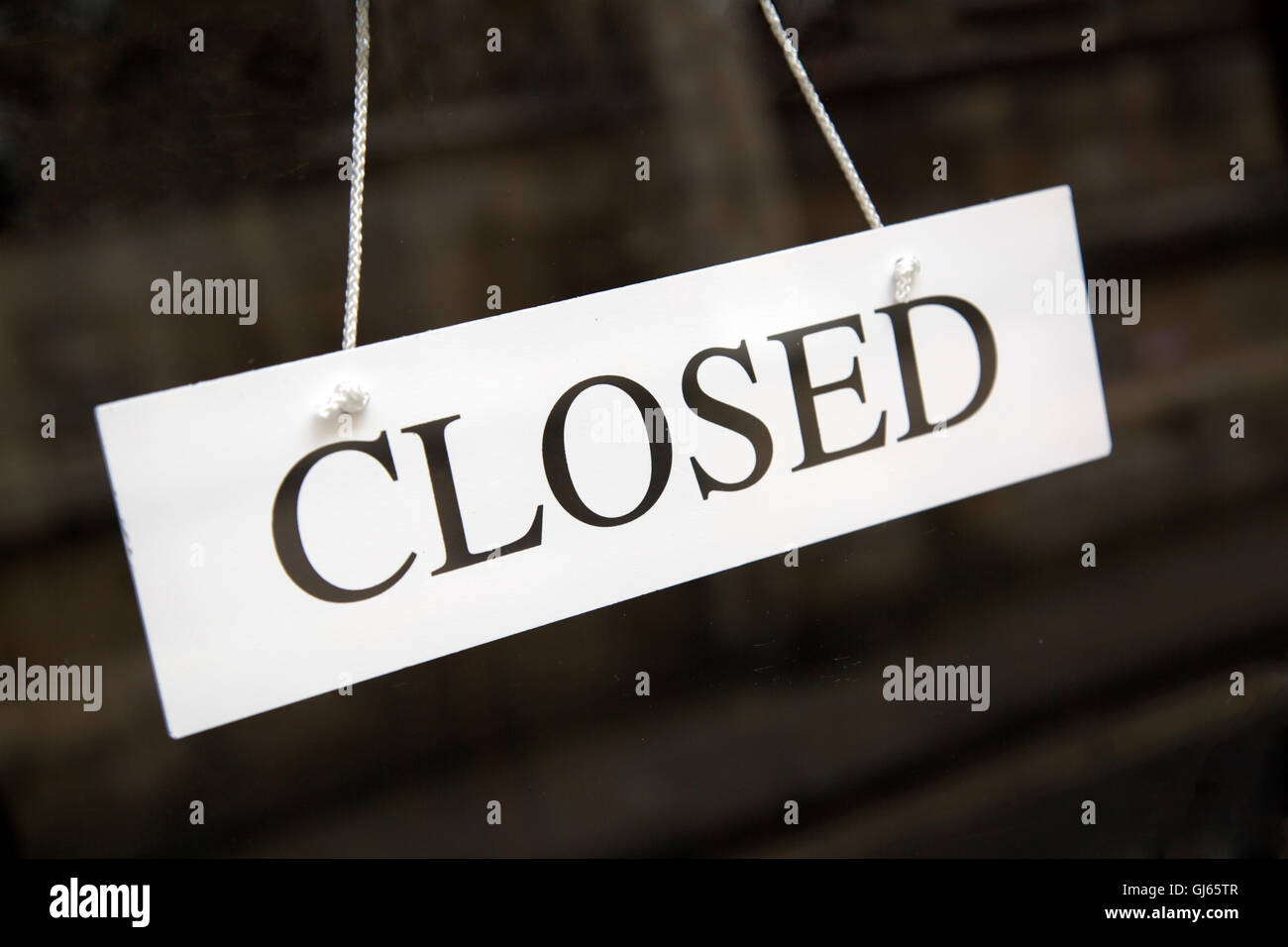 White Closed Sign on Shop Door Stock Photo - Alamy