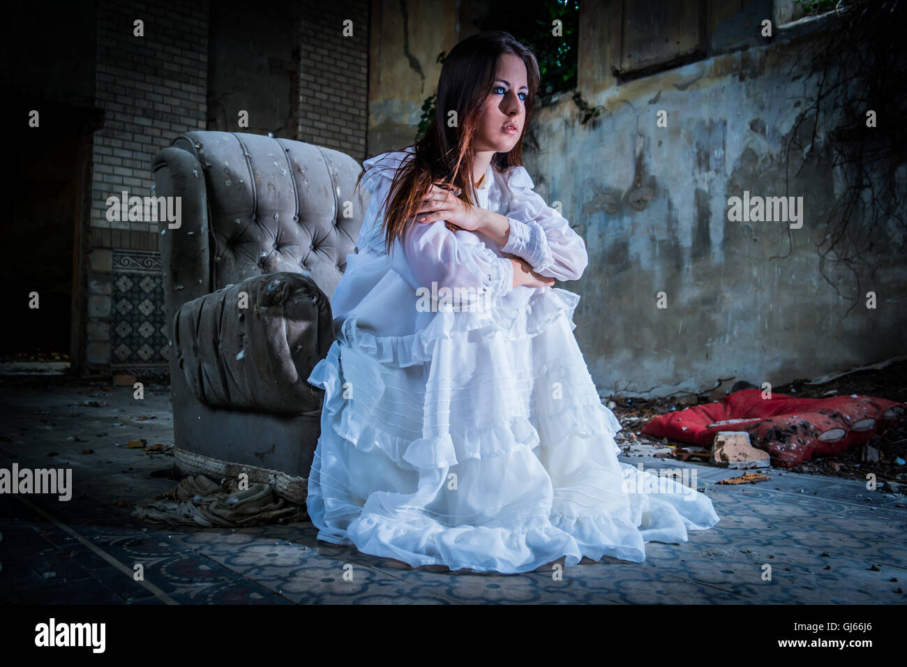 Creapy bride cosplay Stock Photo - Alamy
