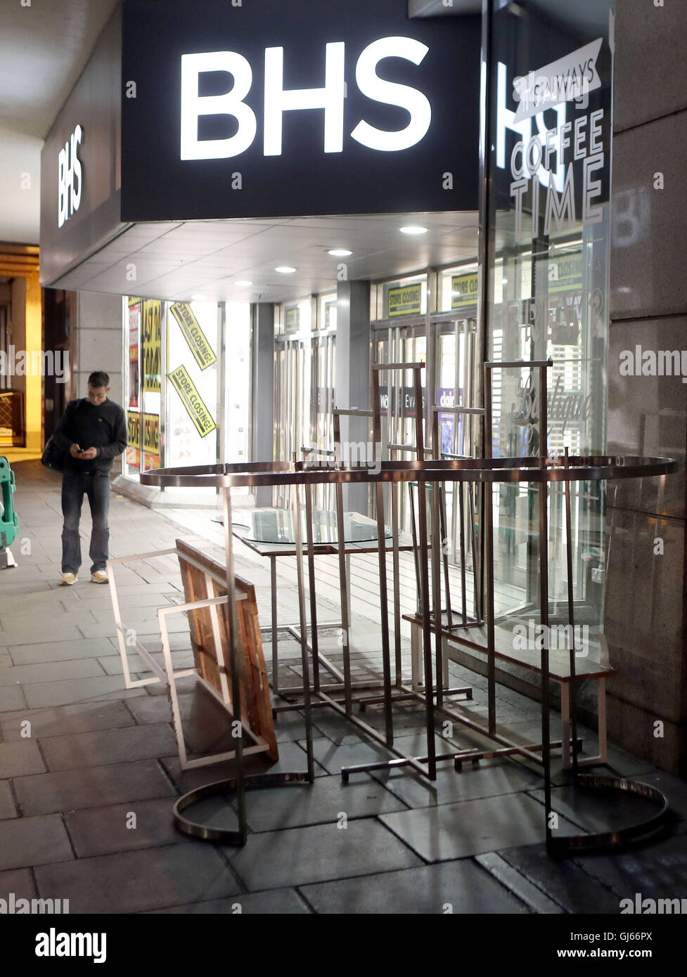 BHS on Oxford Street in London, after the flagship store locked its ...
