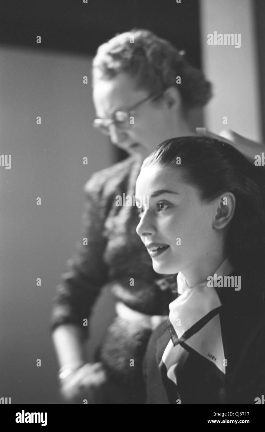 Audrey Hepburn preparing for a scene in the film Roman Holiday Stock ...