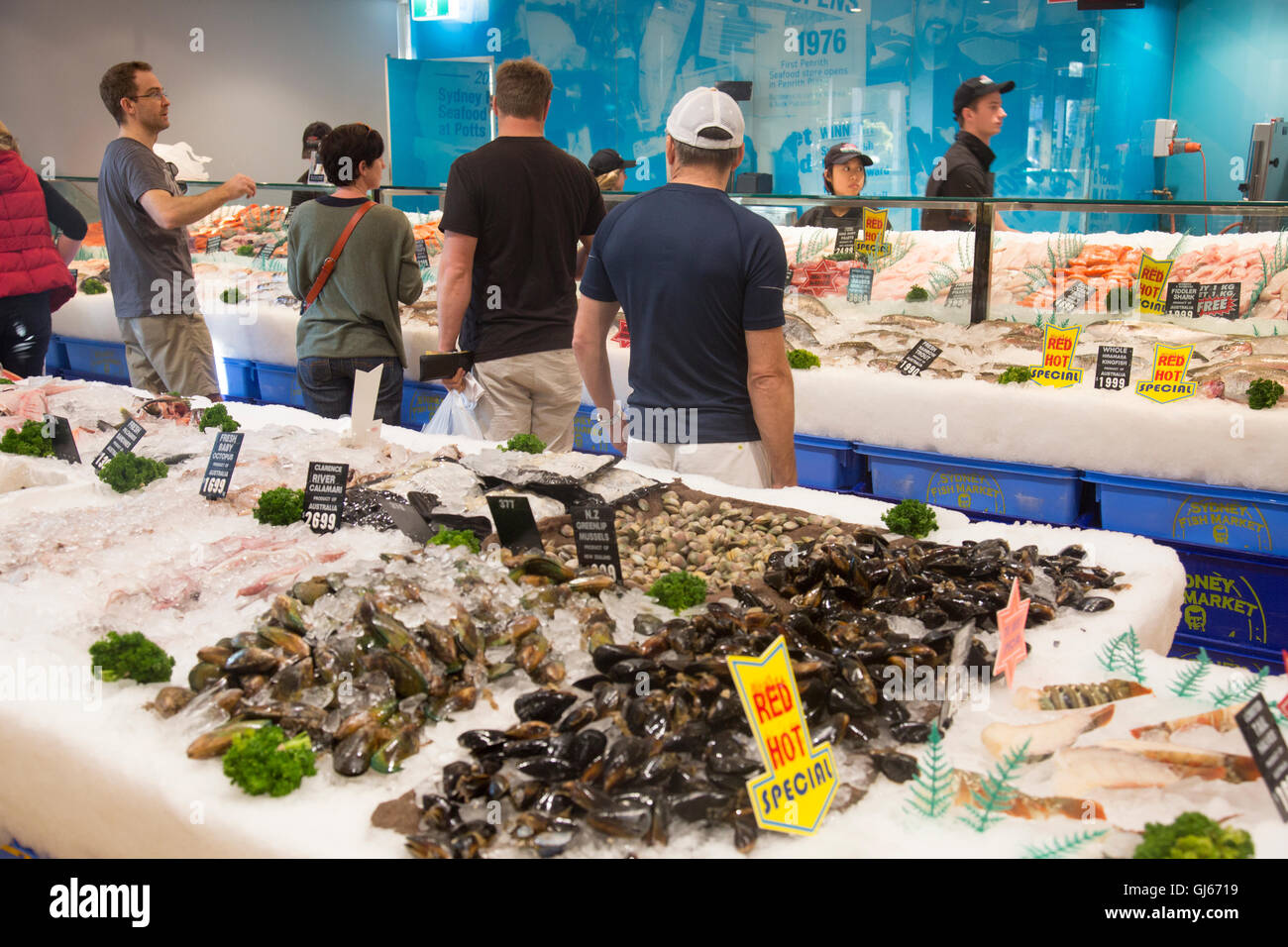 Australian fishmonger store in manly hi-res stock photography and ...