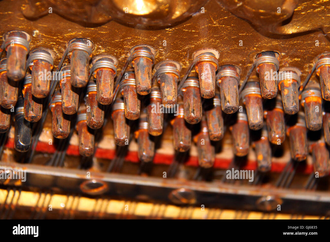 Upright piano strings hi-res stock photography and images - Alamy