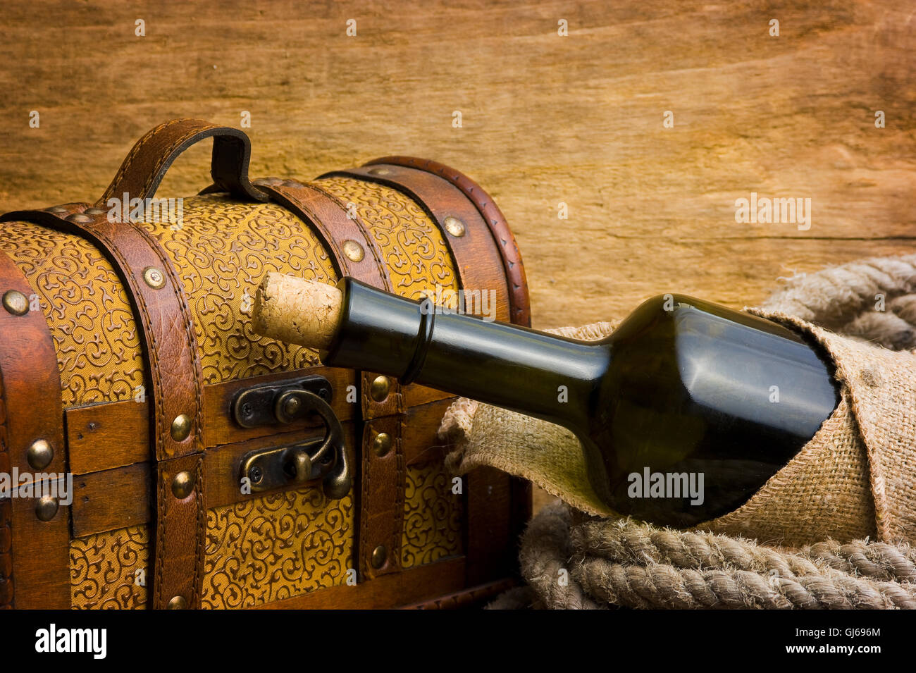 Pirate treasure chest Stock Photo - Alamy