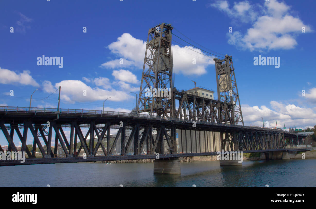 Draw bridge architecture hi-res stock photography and images - Alamy