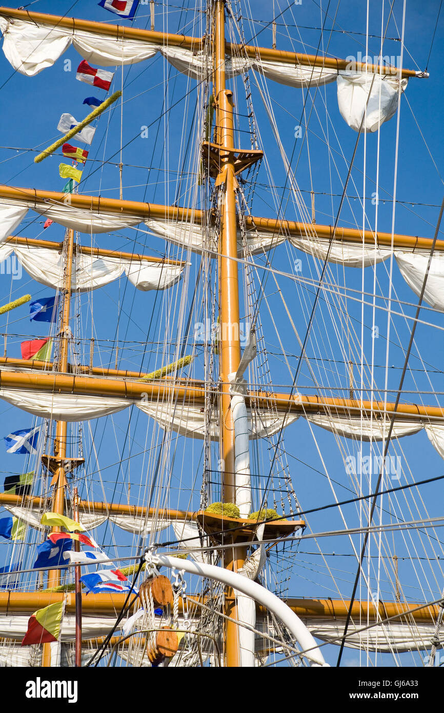 rigging of big sailing ship Stock Photo - Alamy