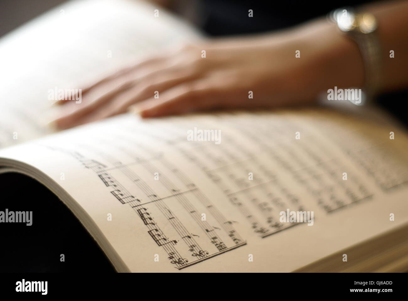 Book page hi-res stock photography and images - Alamy