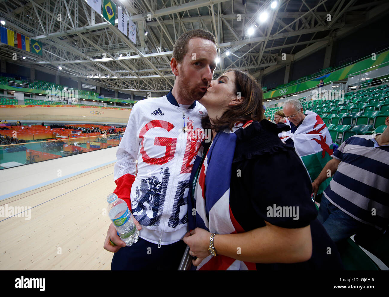 Great Britain's Sir Bradley Wiggins with his wife Catherine following ...