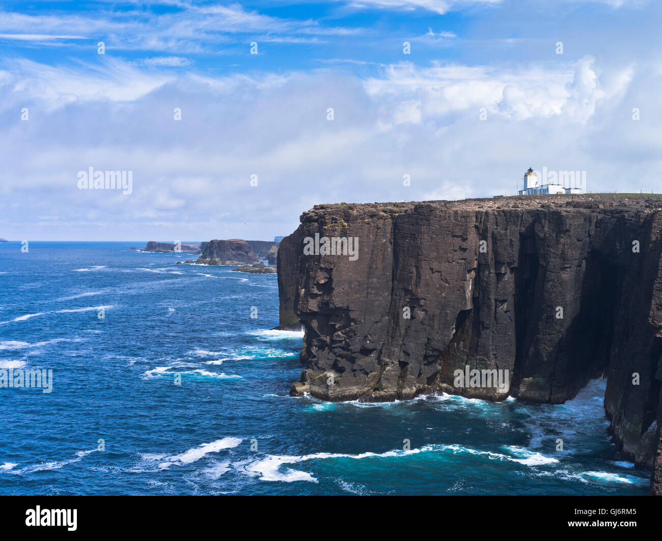 dh Eshaness Lighthouse ESHANESS SHETLAND sea cliff top light house ...