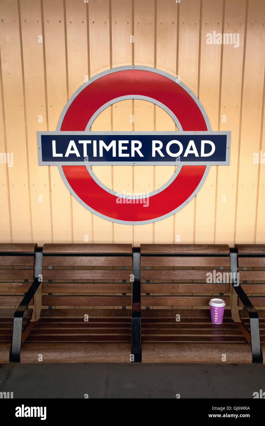 Great Britain, London, railway station, sign, stroke, architecture ...