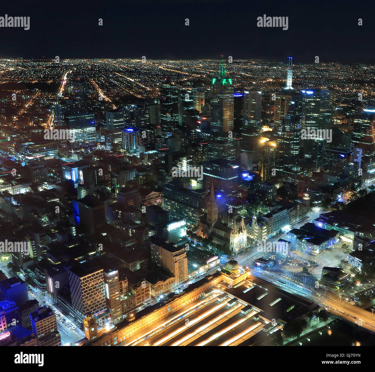 Federation square and the melbourne skyline at night hi-res stock ...