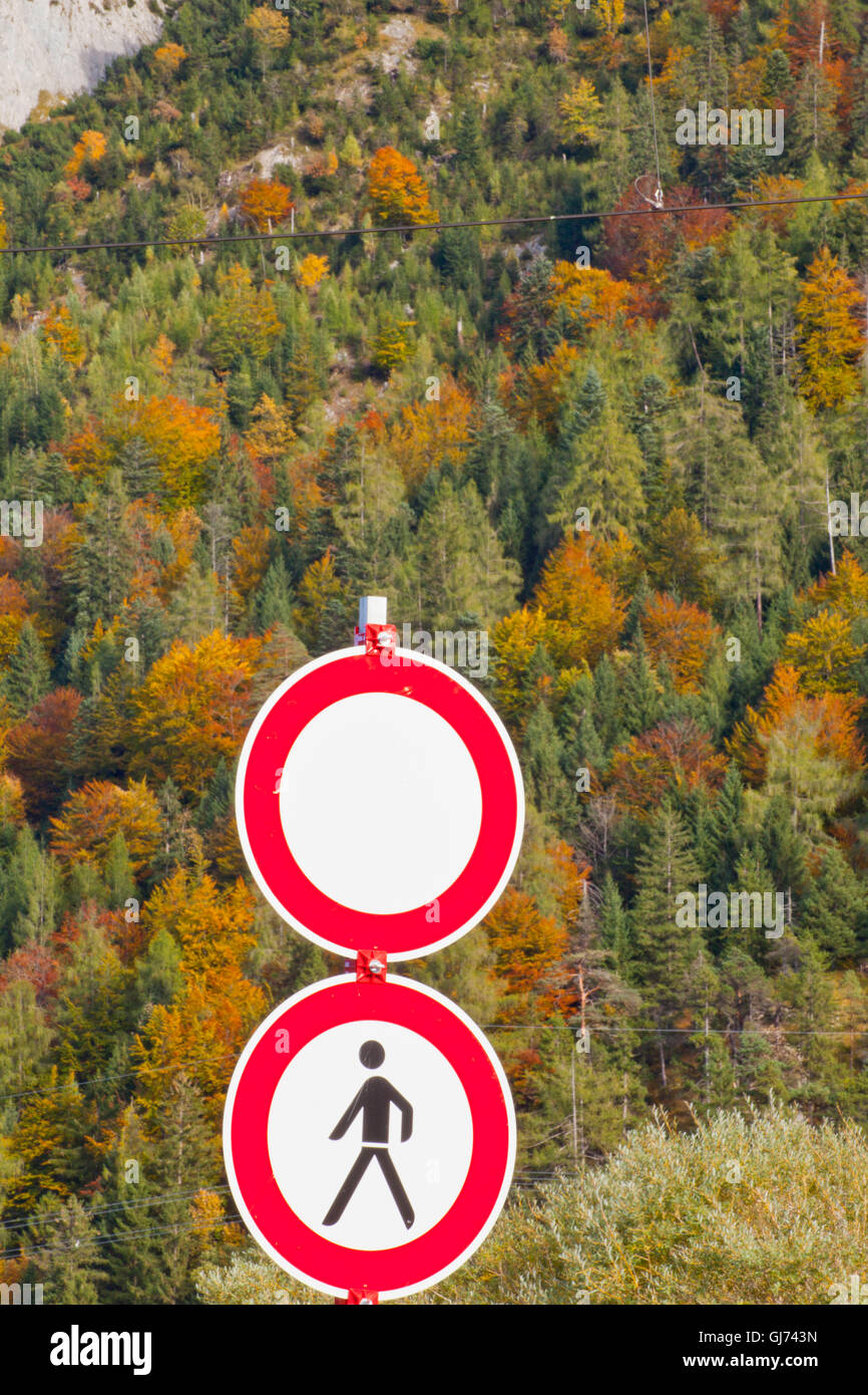 No passage traffic sign hi-res stock photography and images - Alamy